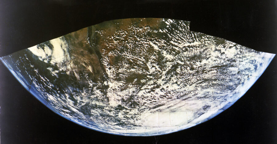 FIRST COLOR PHOTO OF EARTH FROM SPACE - THE BERG FILM I - Apollospace