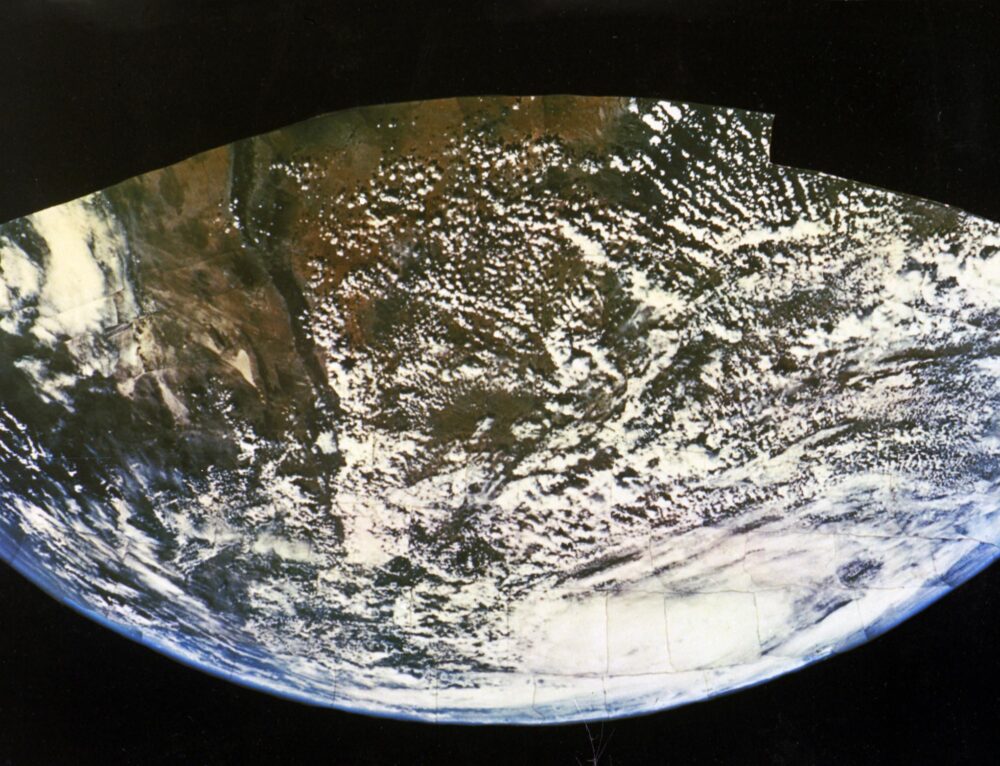 FIRST COLOR PHOTO OF EARTH FROM SPACE - THE BERG FILM III - Apollospace
